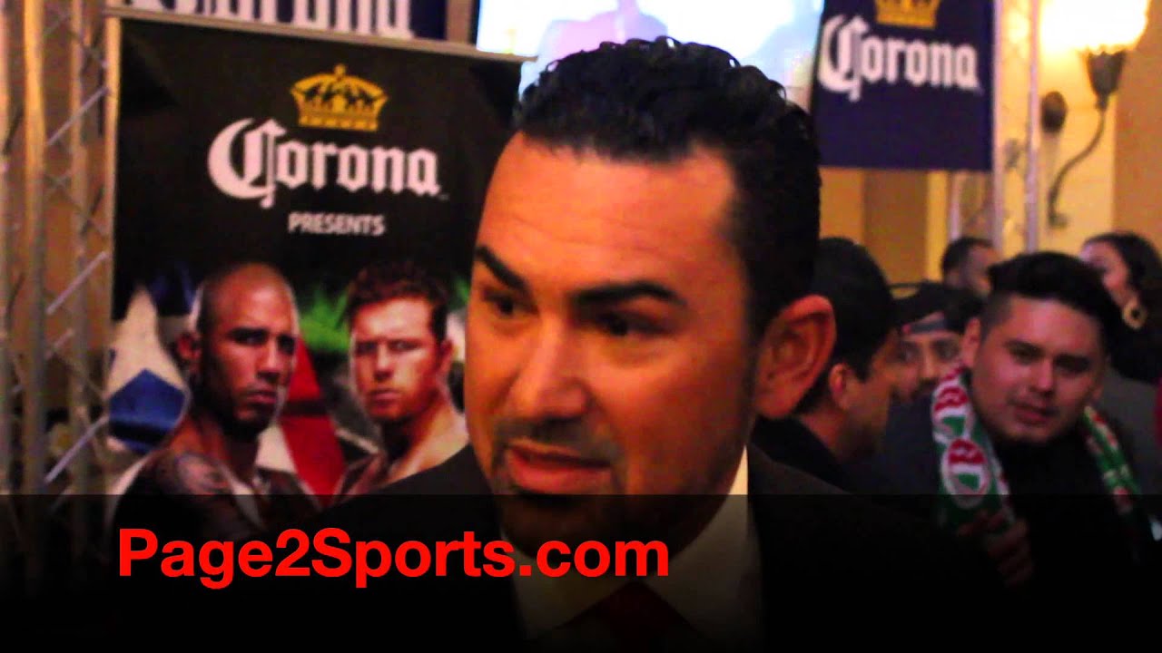 Dodgers' Adrian Gonzalez mobbed by fans at Cotto-Canelo fight - YouTube