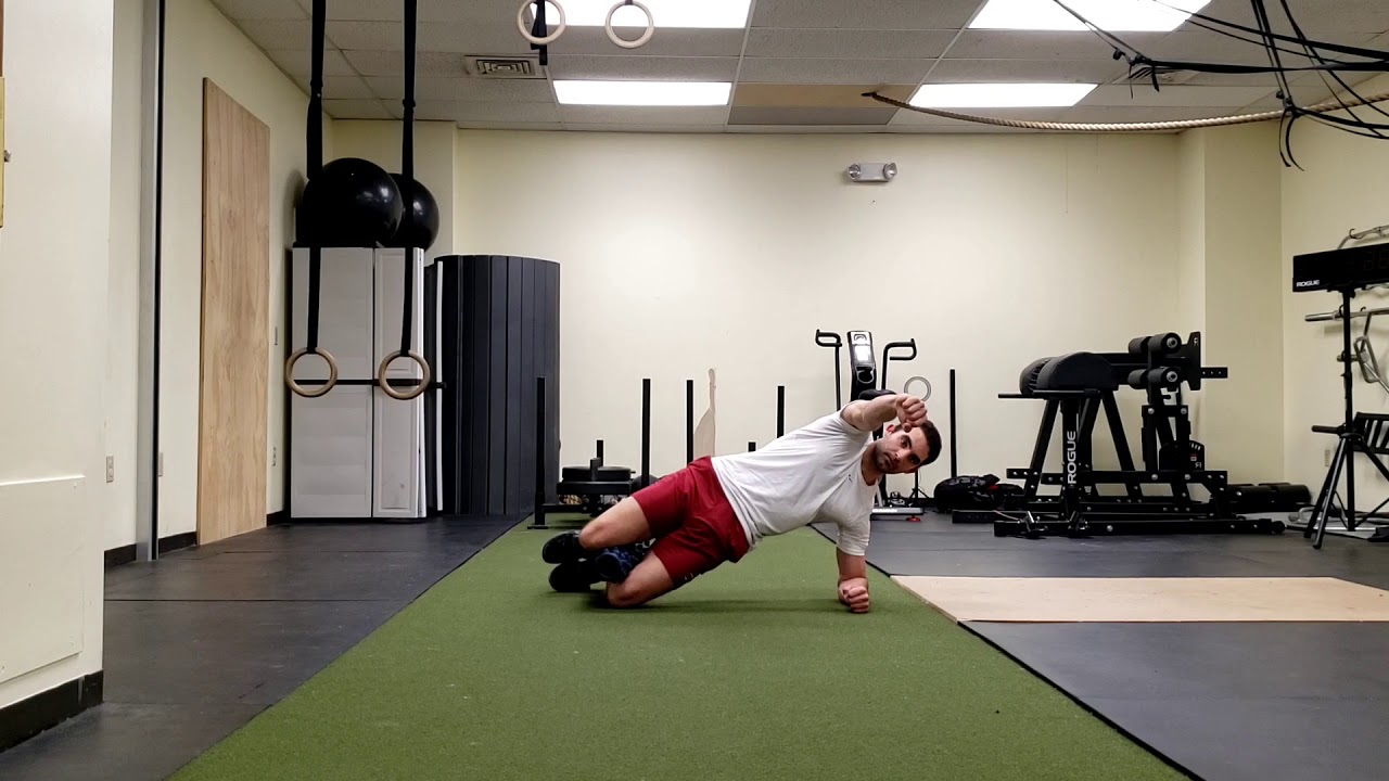 Side plank squeezing object between legs: Bent knees - YouTube
