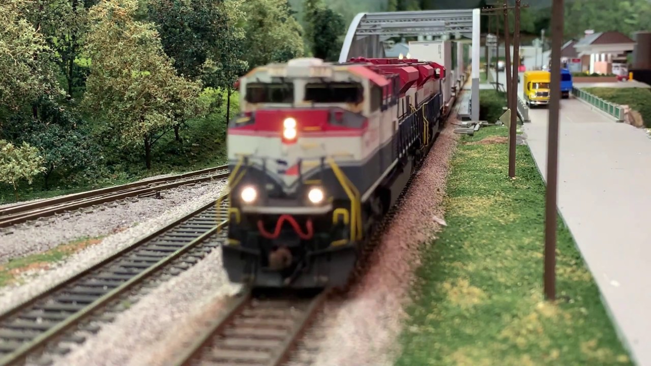 FEC Lease Units Lead NS 232 - New LokSound EMD 16-710G3C - YouTube