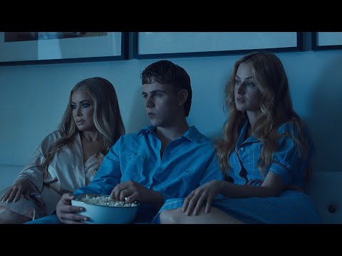 The Kid LAROI - SHE DON'T NEED TO KNOW (Official Video)