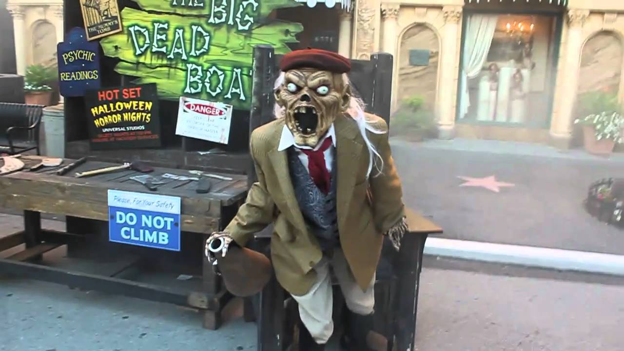 Walk-Through: "HHN: 20 Years of Fear" Scare Zone - YouTube