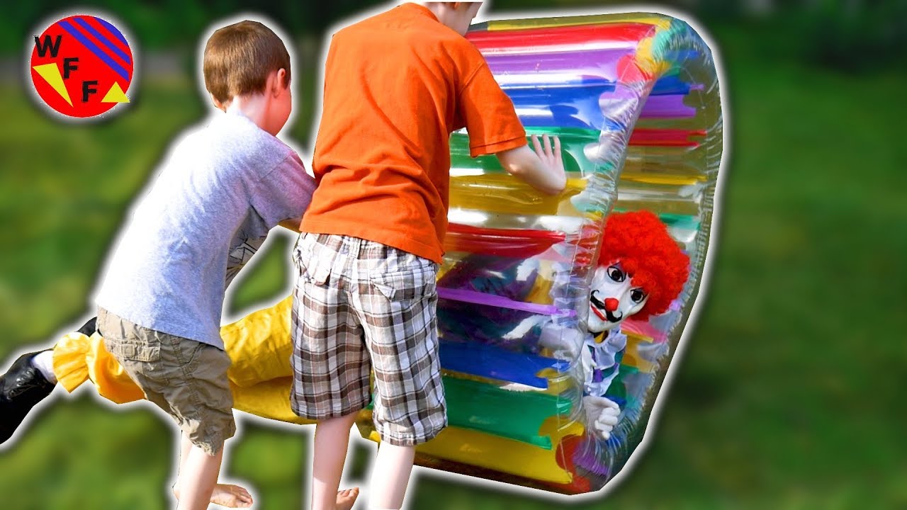 Hello Neighbor Clown Chase Through the Double Dare Obstacle Course ...