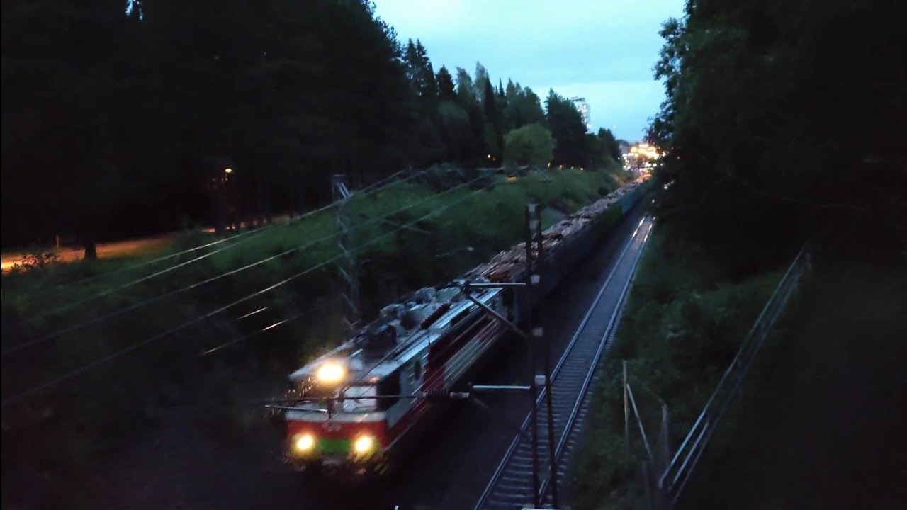 VR cargon tavarajuna ohittaa Kuopion/VR cargo freighttrain passes in ...