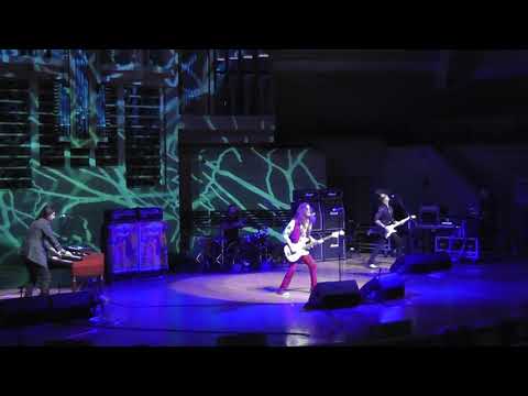 ΔΕΙΤΕ ΟΛΟΚΛΗΡΗ ΤΗ ΣΥΝΑΥΛΙΑ ΤΟΥ GLENN HUGHES ΣΤΗ ΜΟΣΧΑ ΝΑ ΠΑΙΖΕΙ ...