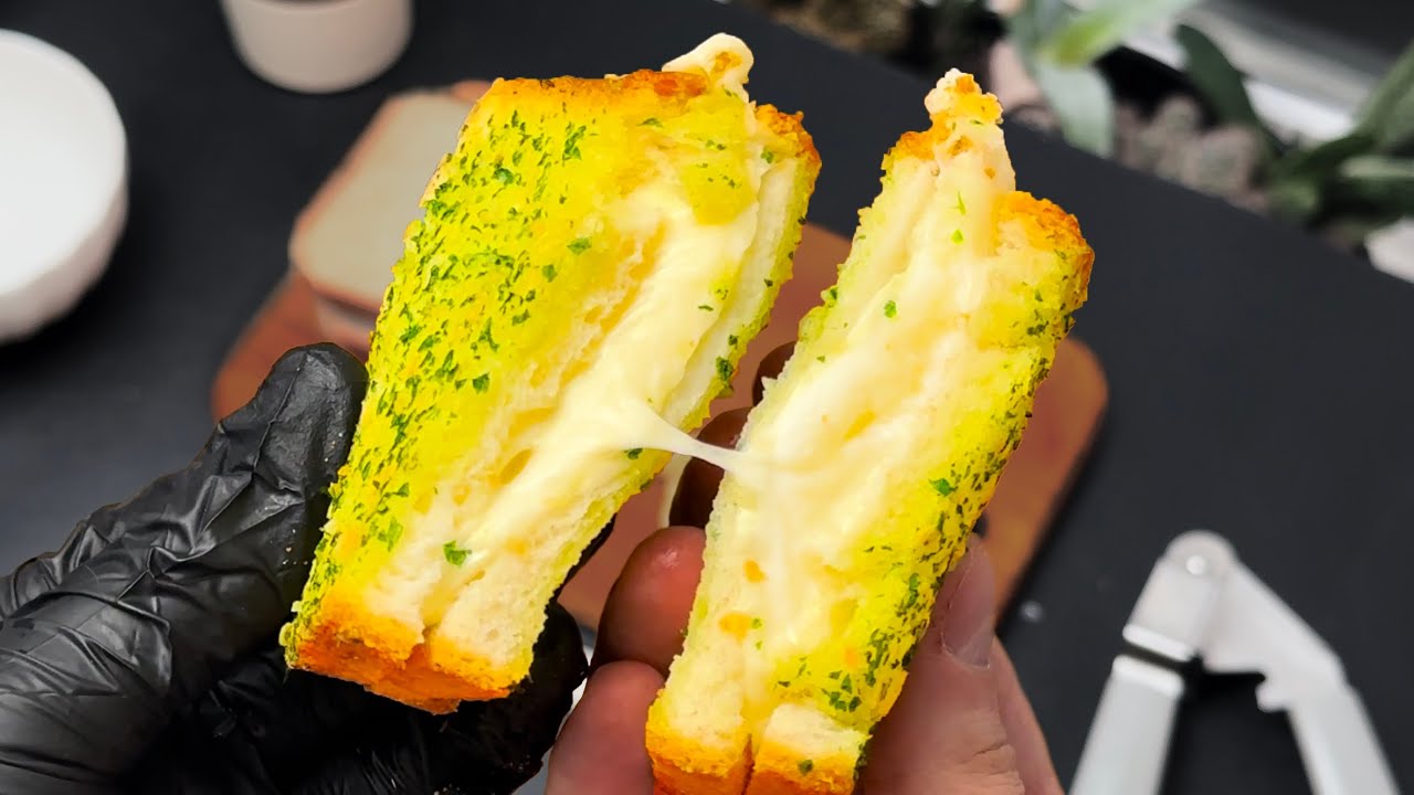 Crunchy and Soft! Cheesy Garlic Toast Recipe - YouTube