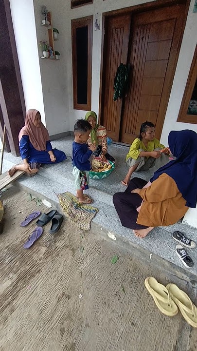 Lagi pada jajan #trendingshorts - YouTube