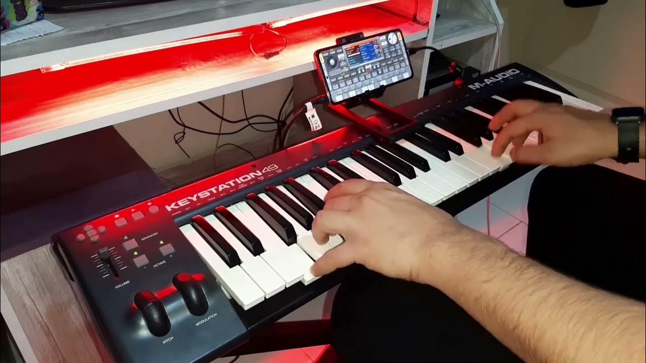 How to connect to a MIDI keyboard - YouTube