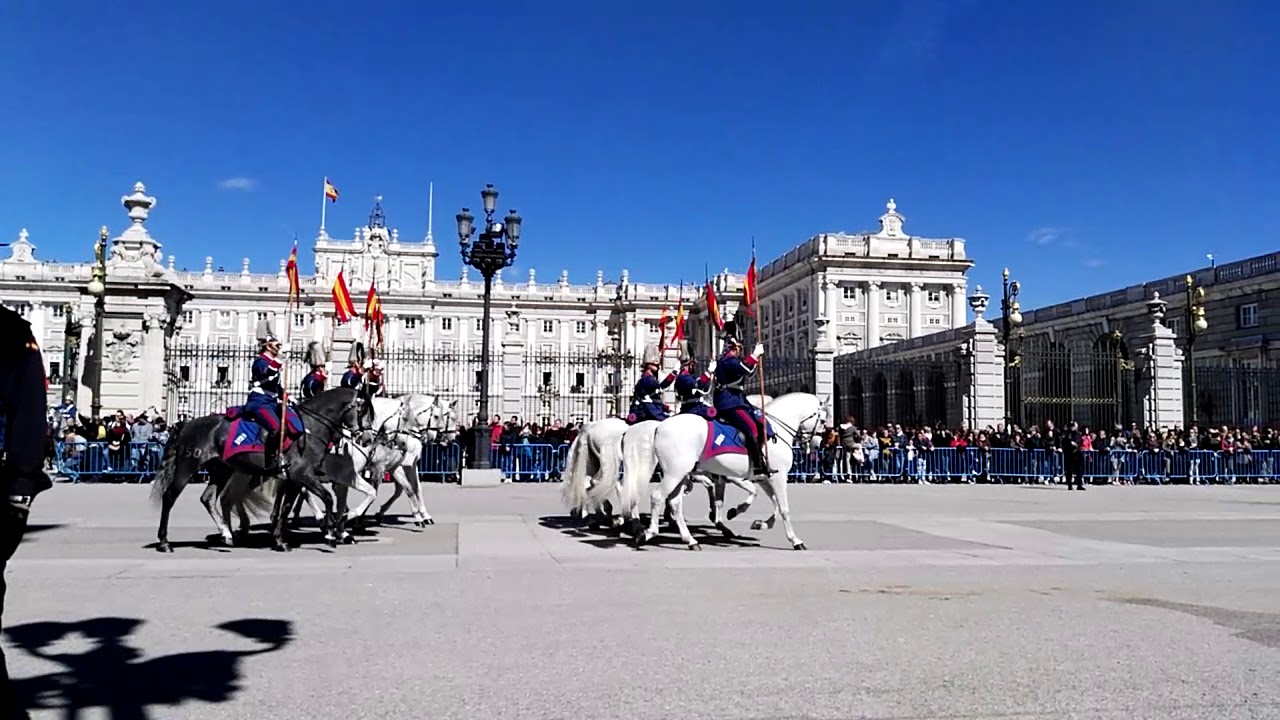 07/03/2018 Relevo solemne de Guardia, Palacio Real de Madrid - YouTube