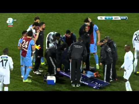 Trabzonsporlu Güray Vuralın Kolunun kırıldığı pozisyon