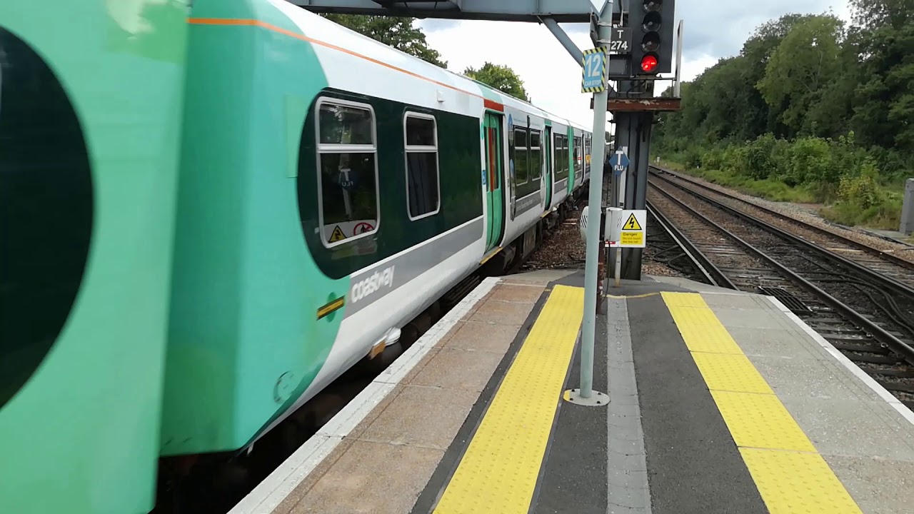 RARE class 313 204 and 313 201 passes Three Bridges for Brighton 31/08 ...