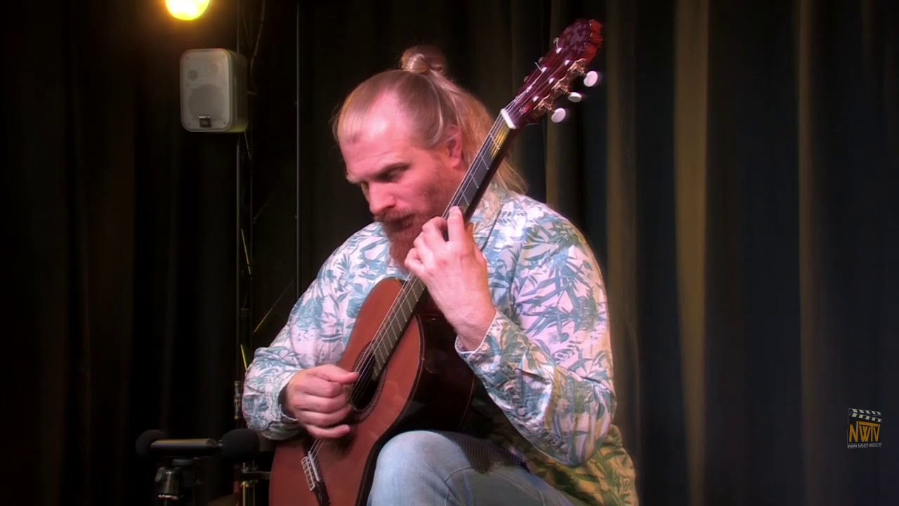 Michael PRAETORIUS-4 Dances from Terpsichore : Courante II - YouTube