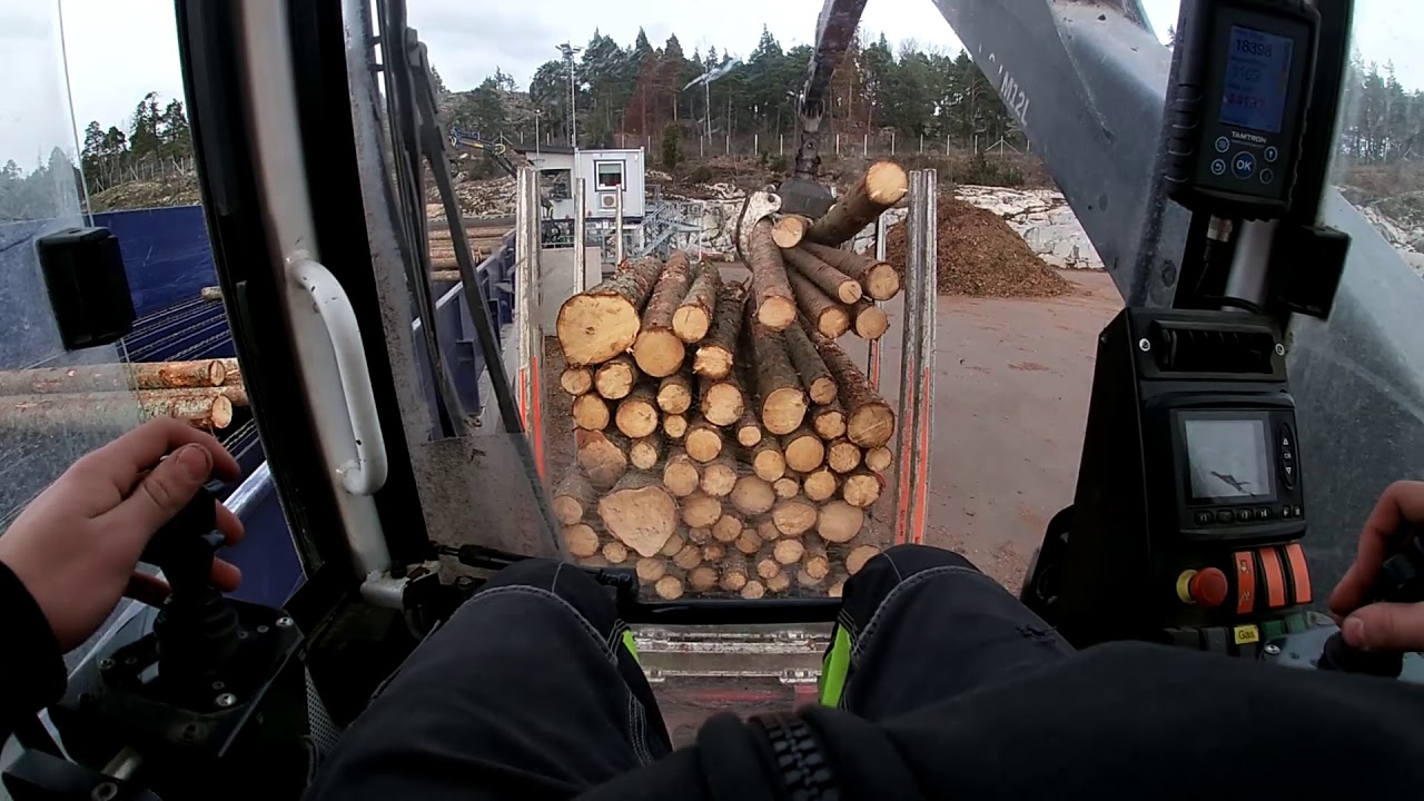 Unloading a load of Timber From a Timbertruck - YouTube