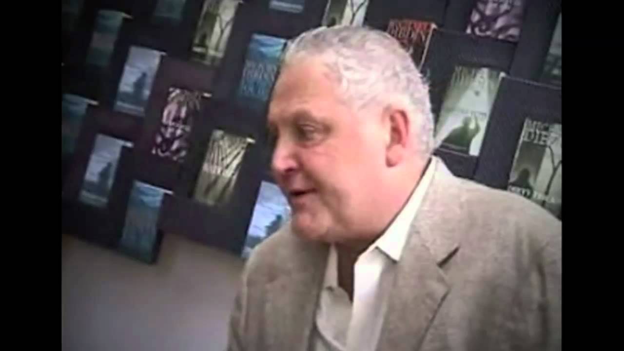 Michael Dibdin discussing Aurelio Zen and more, from 2003 - YouTube