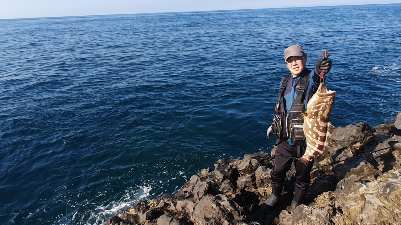 [Fishing] Jeju Shore Jigging 제주도 쇼어 지깅 낚시 자바리 Longtooth grouper Sep ...