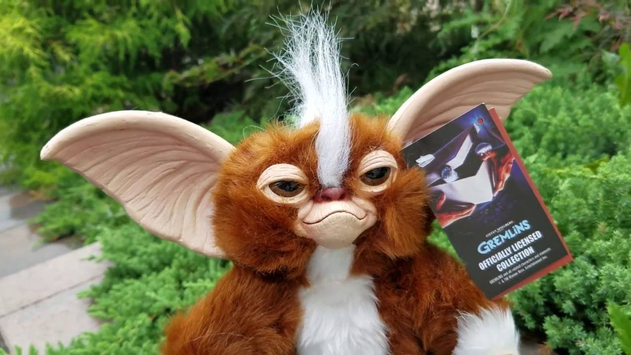 Trick or Treat Studios Gremlins Stripe Mogwai Prop Replica Puppet - YouTube