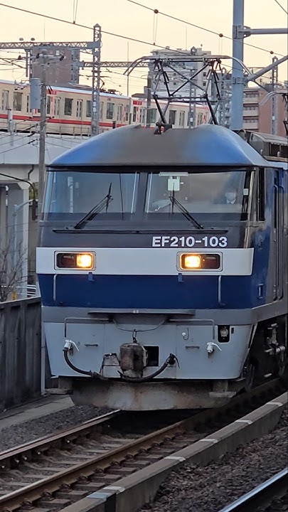 EF210が単機で南千住駅を通過するシーン - YouTube