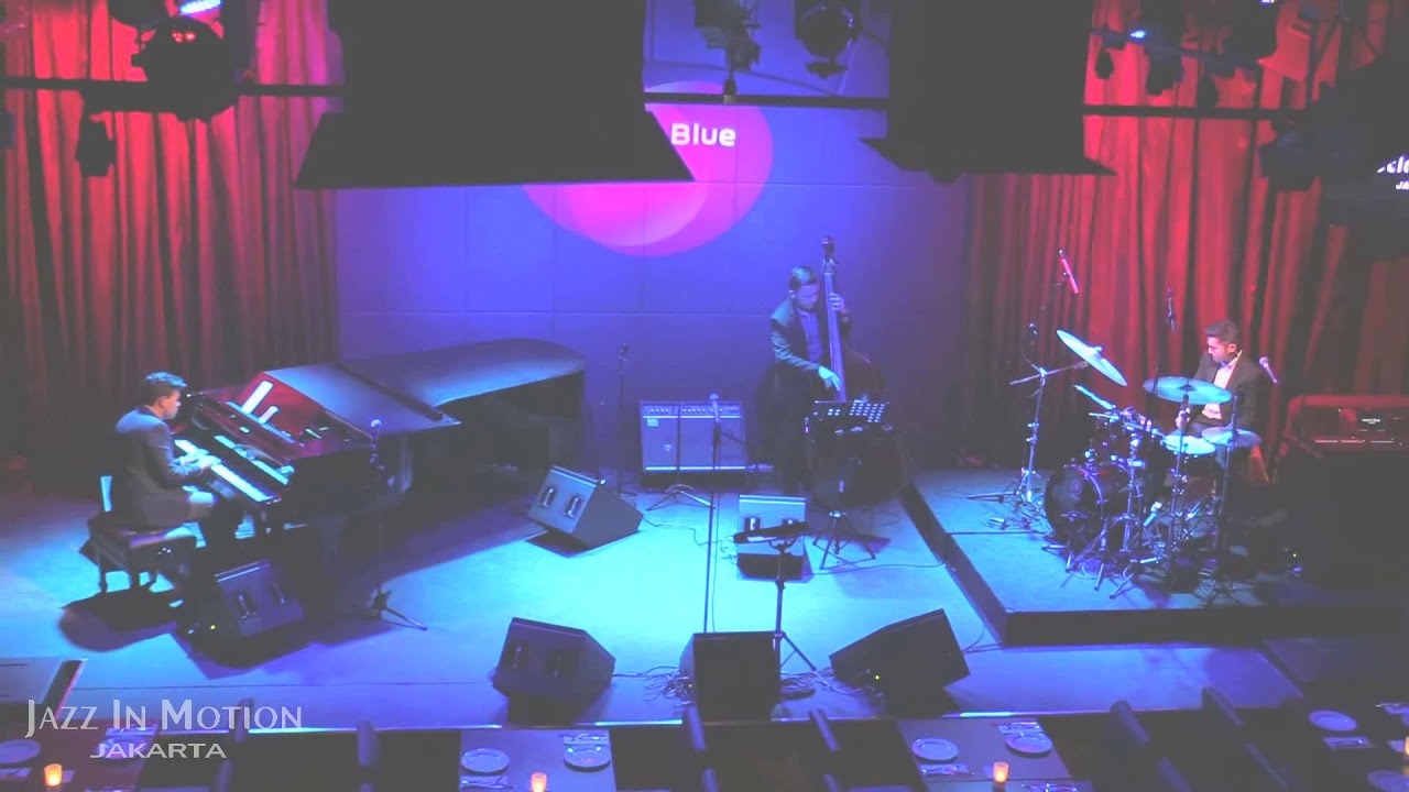 Sandy Winarta Trio - You And The Night And The Music @ Motion Blue ...