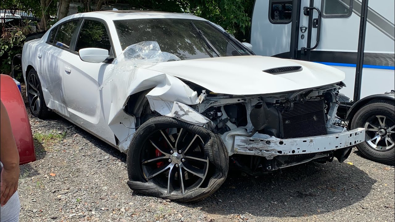 I Found My Scat Pack At a Tow Yard - YouTube