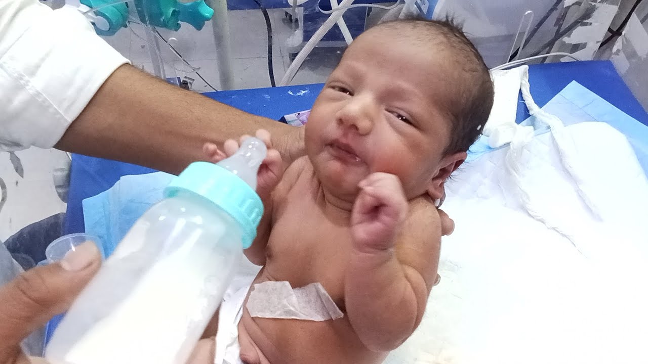 Cute. Baby NICU first time bottle feeding 🍼🍼🍼🍼💓 good moment newnetal ...