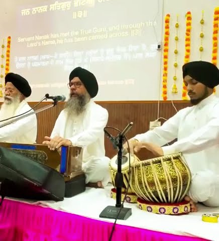 GURU DA KIRTAN HI DINDA SHOBHA WADIYAAI SHOHRAT DAULAT NAME YES JAI JAI ...
