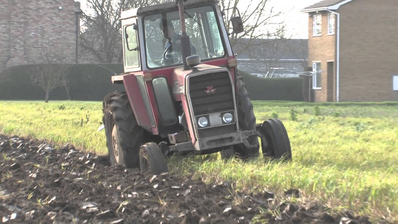 Massey Ferguson 575, ploughing in Norfolk Fenland, 08/03/2014. - YouTube