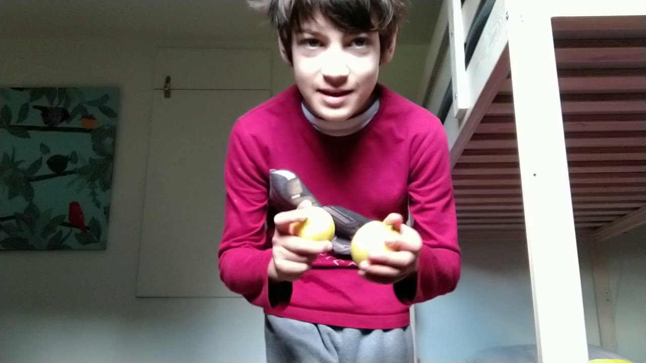 How to juggle. (easy tutorial) - YouTube
