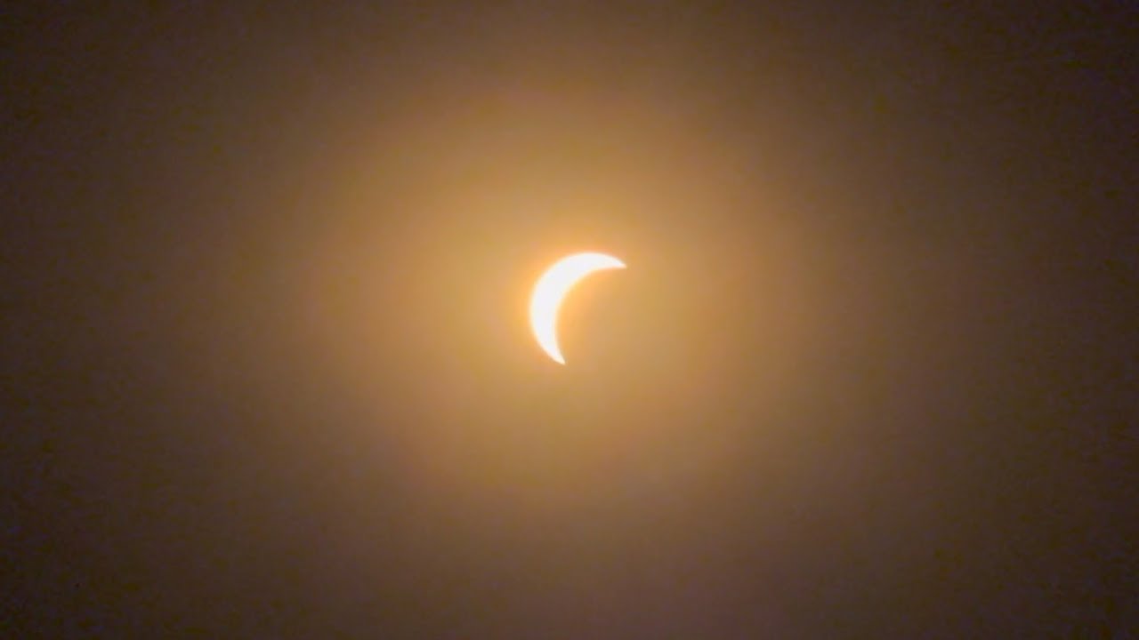 Delta Solar Eclipse Flight - Eclipse at 33,000 Feet as Delta Flies into ...