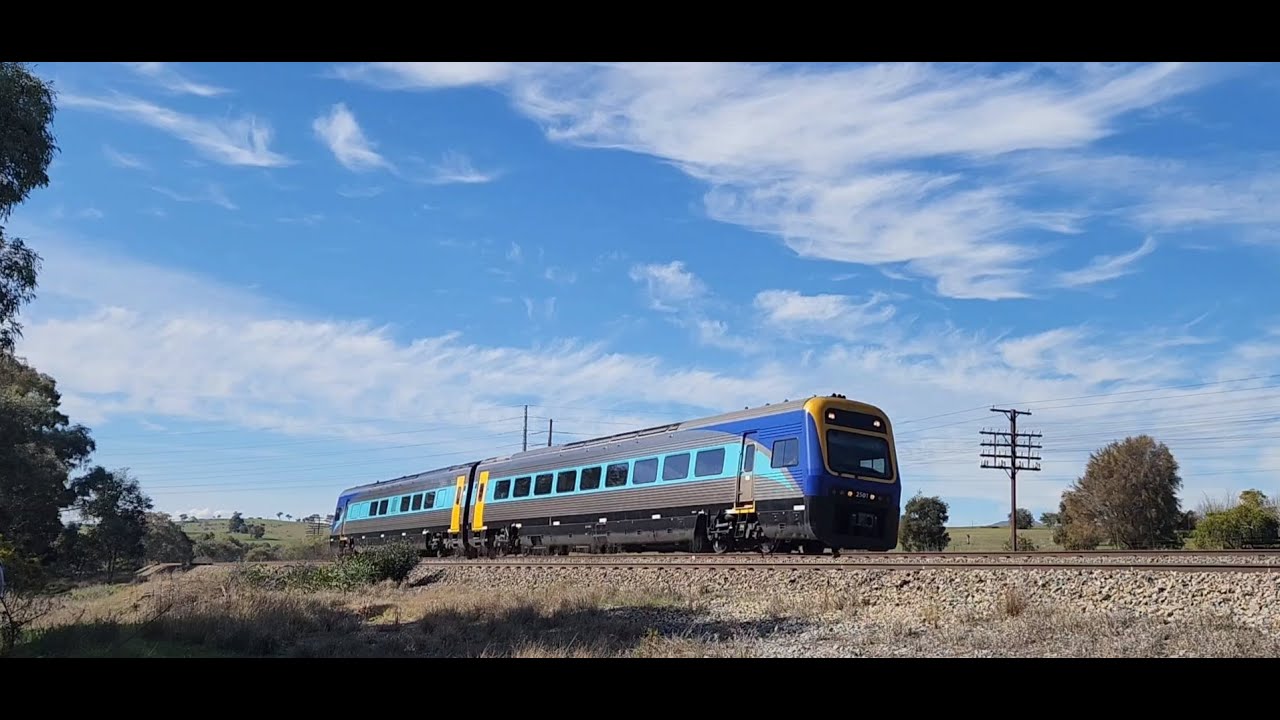 Griffith-bound Xplorer at Junee, NSW, Australia. - YouTube