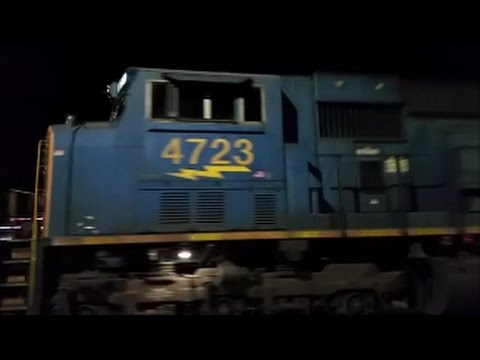 [CSXT]4723 EMD SD70MAC & 3319 GE ET44AH Pulling Hard Leads Q031-10 Long Train Through Fay NC SB ...