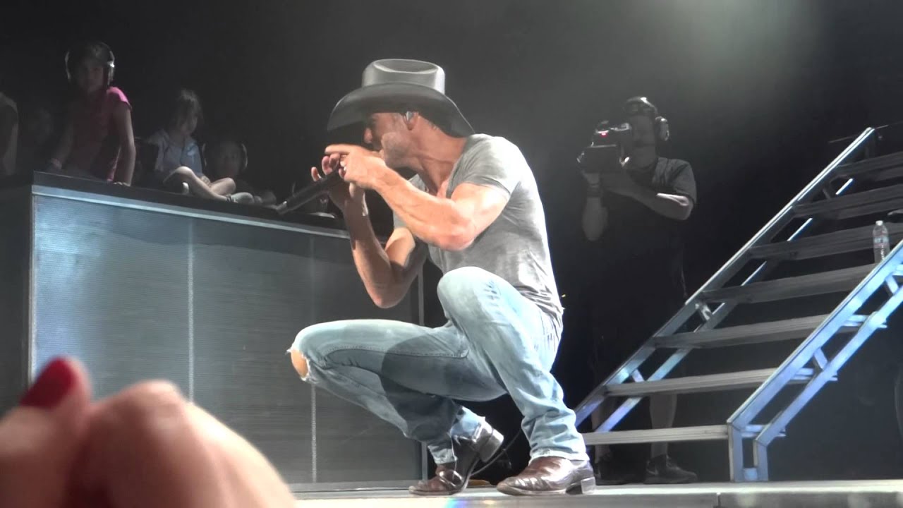 Tim McGraw Tiny Dancer cover Phx, AZ - YouTube