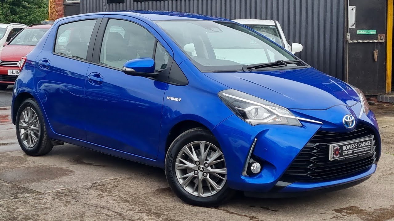 2017 (17) Toyota Yaris Icon Tech 1.5 VVT-I Hybrid Auto 5Dr in Nebula ...