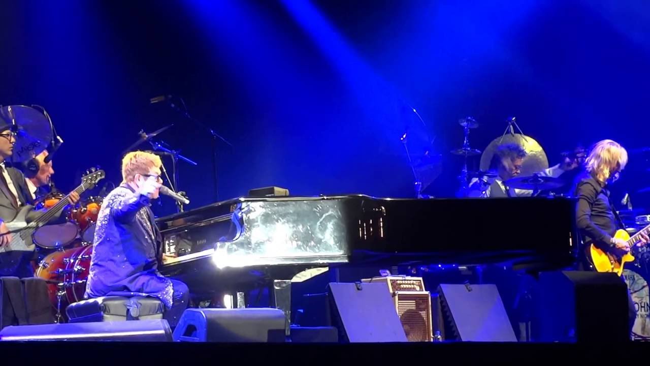 ELTON JOHN All The Young Girls Love Alice MUSILAC 2016 - YouTube