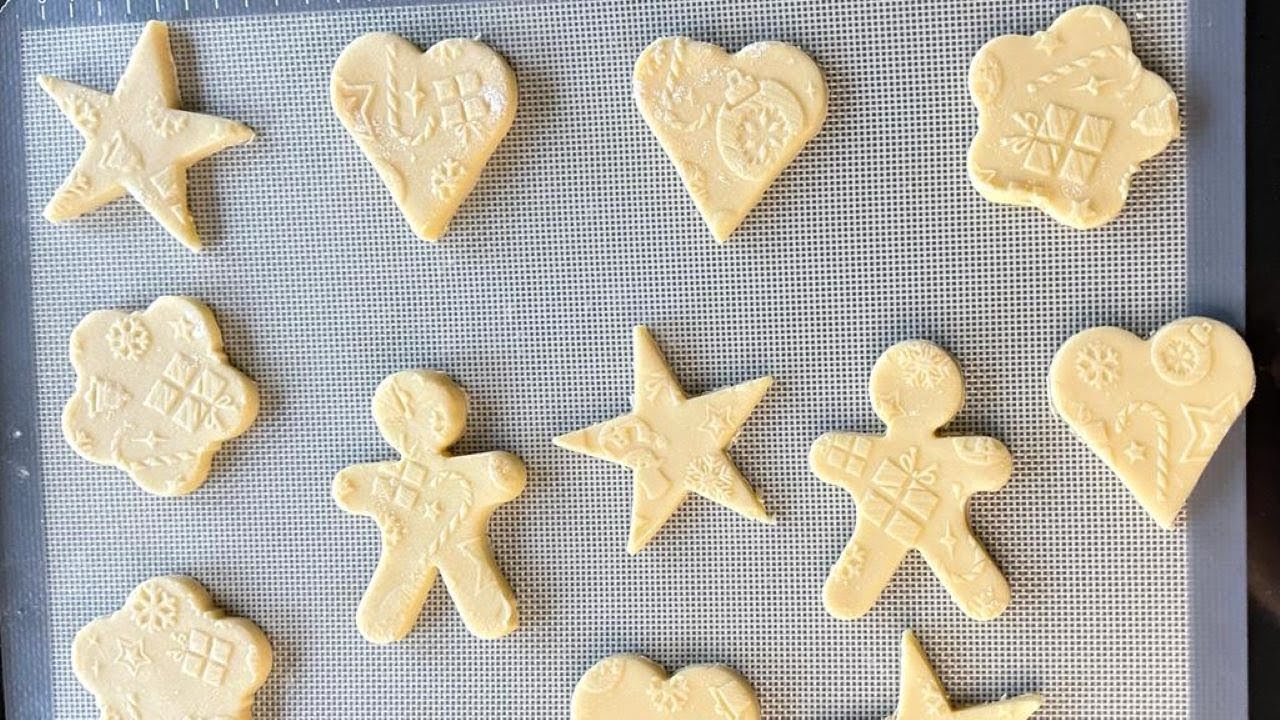 Christmas Sugar Cookies with an embossed rolling pin| How to decorate ...