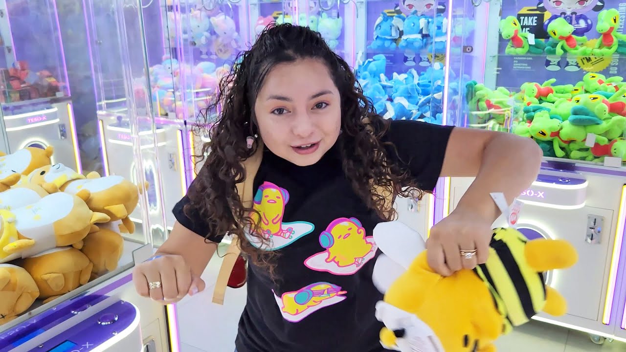 So Excited to Play All These Claw Machines! - YouTube