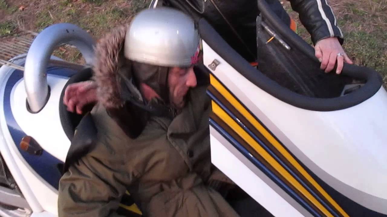 Serge Nuques au Noël des motards de Toulouse. - YouTube