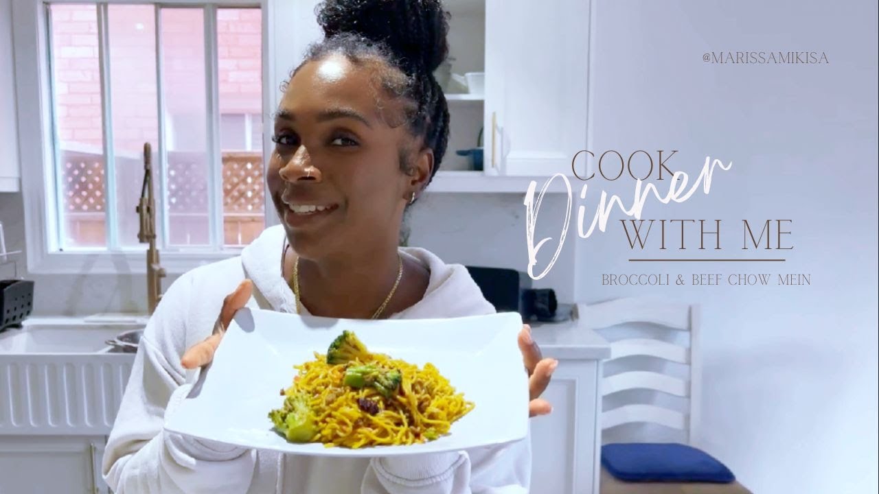 COOK DINNER WITH ME | Budget Friendly Broccoli & Beef Chow Main - YouTube