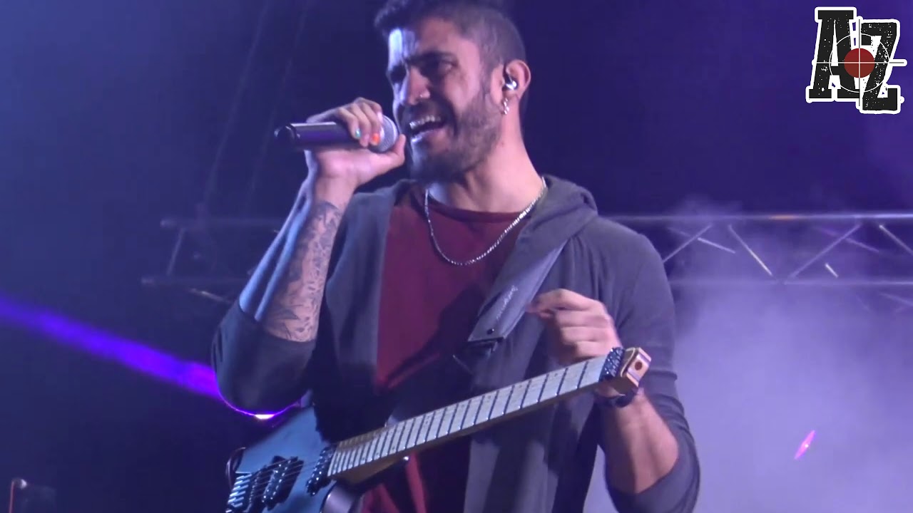 Jesús Varela (Guitarra, voz y percusión) - YouTube