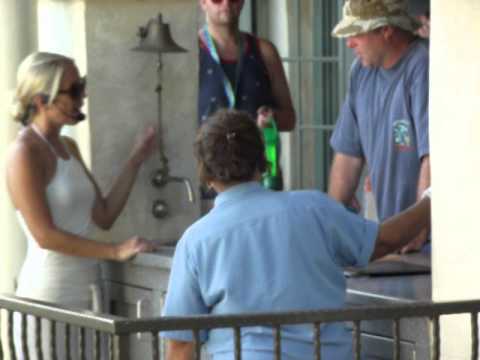 Pearl Diving At Sea World - YouTube