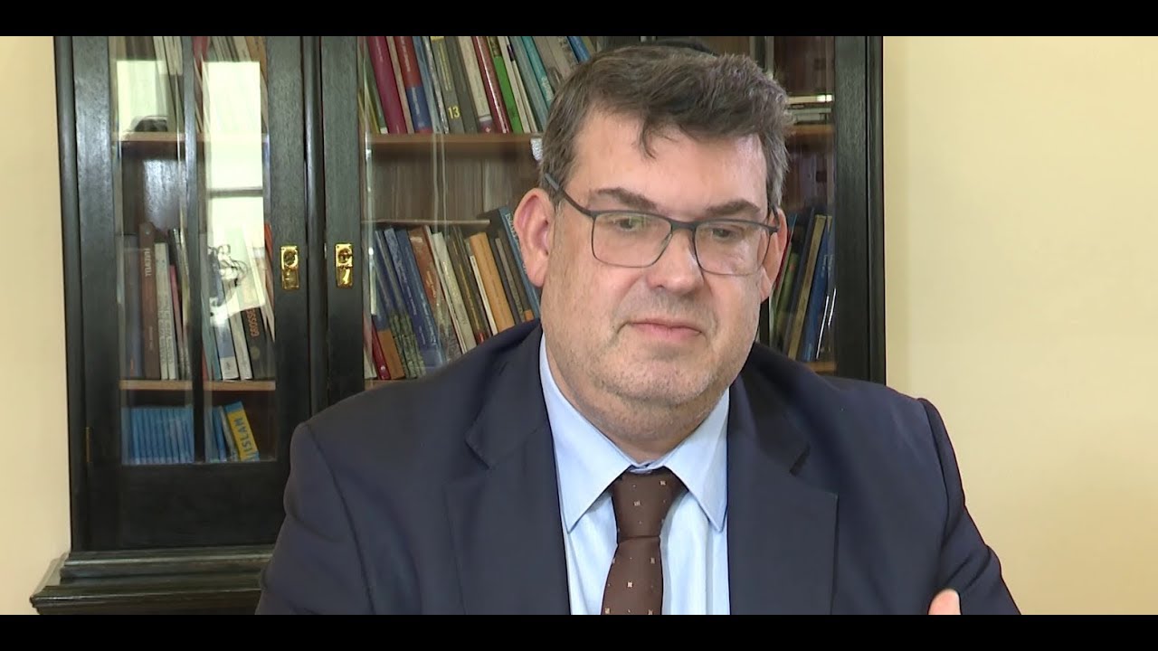 Fellner! Live: Oscar Deutsch im Interview - YouTube