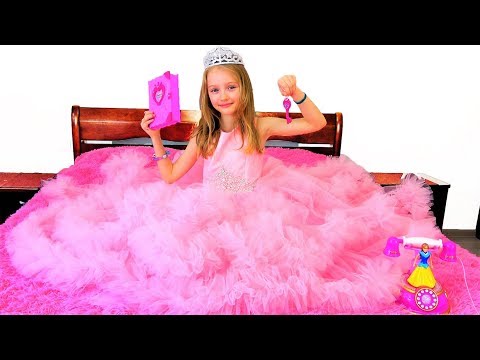 Polina is going to be a princess. Video for girls.