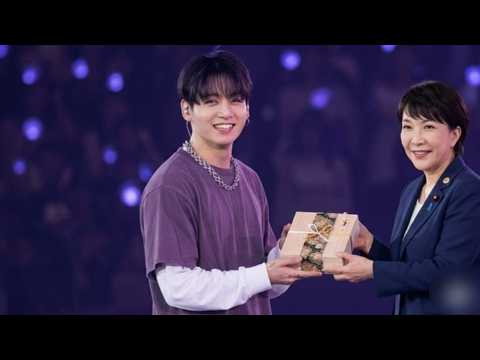 Surprise! Today Jungkook was greeted by the Prime Minister of Japan!