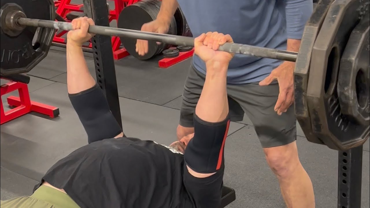 Juarez Valley 8 on the Bench Press #powerbuilding #benchpress - YouTube