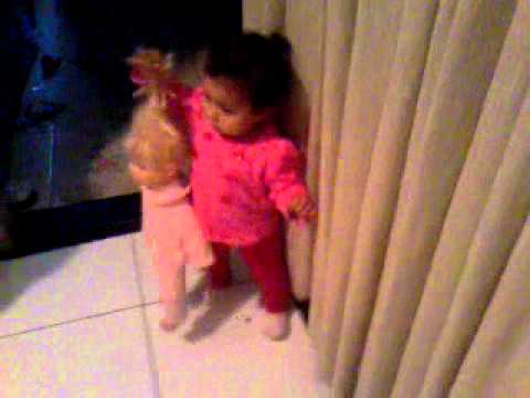 Menina dançando bailando