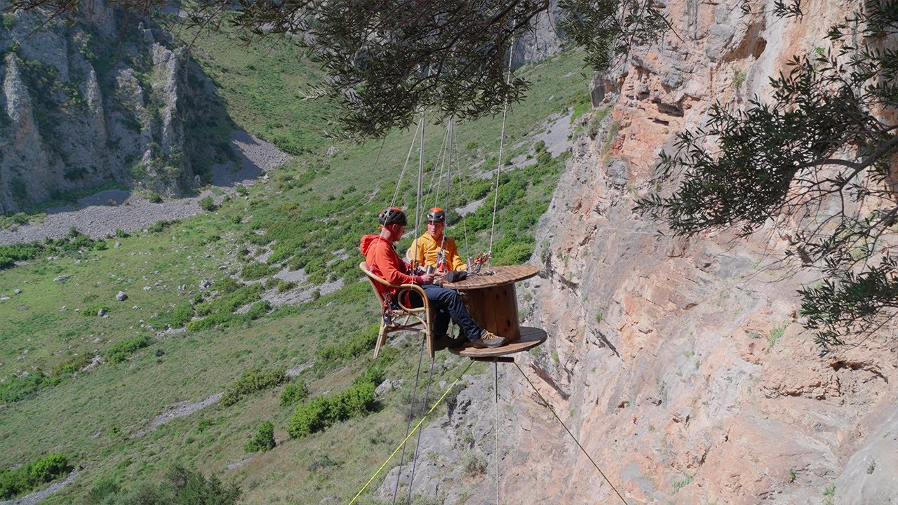 Hanging Interview by Neil Gresham with Alexander Megos - YouTube