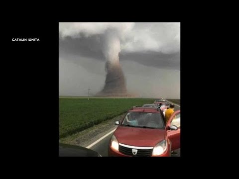 Video | Romanya'da şiddetli hortum: 10 kişi yaralandı