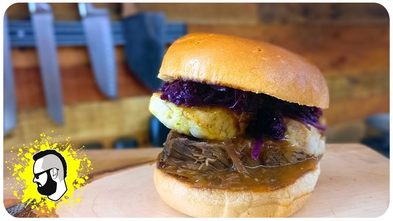 Sauerbraten Burger mit Rotkohl und Semmelknödel (FOODP0RN) | Pommes Män ...
