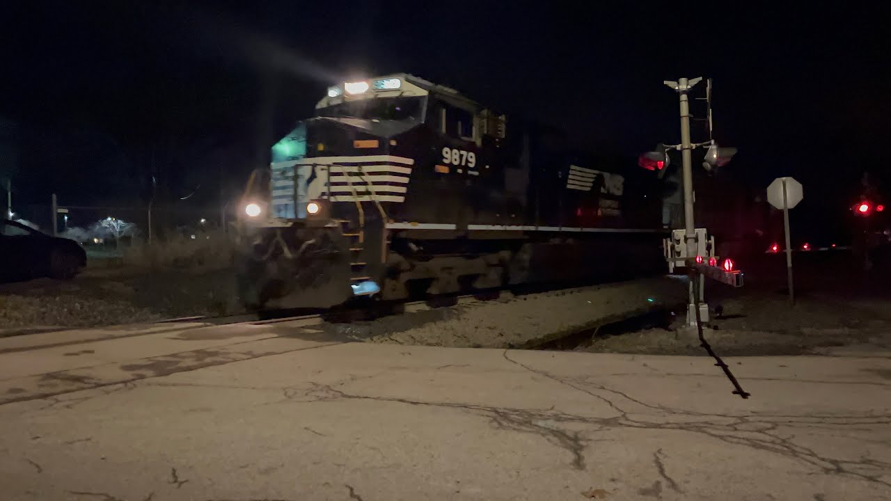 CN 5631 Primer SD75ACC on NS 122 by Eaton - YouTube