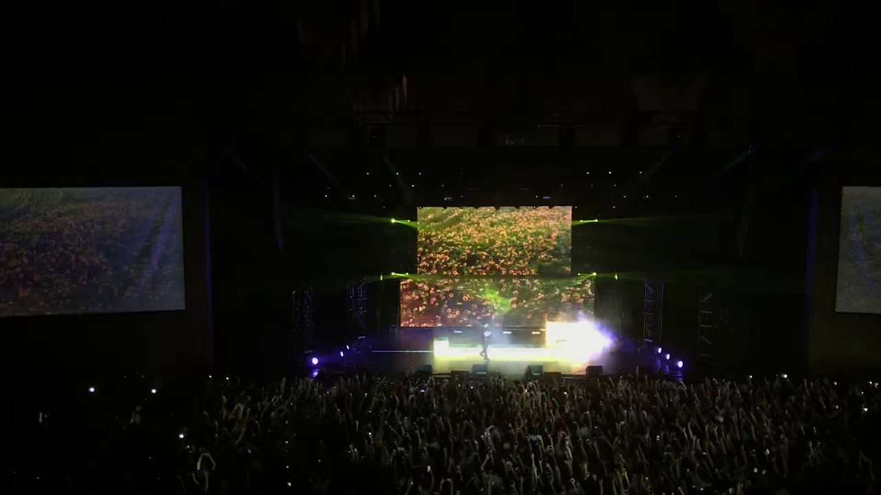 Rich Brian- Glow like Dat Live in D.C - YouTube