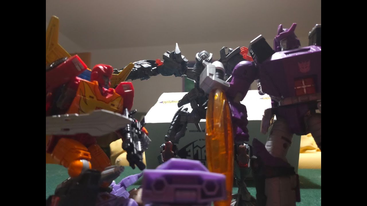 Rodimus Prime vs Cyclonus and Galvatron stop motion Transformers battle ...