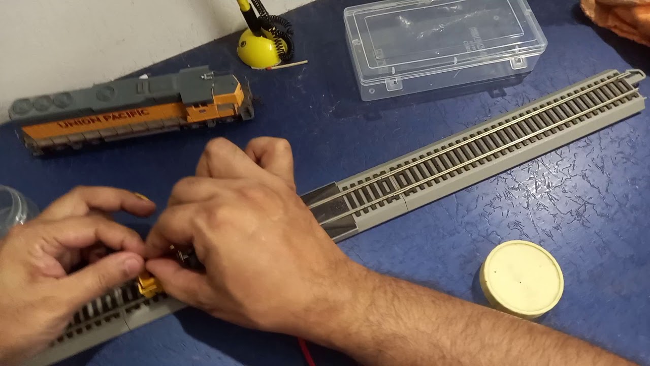 Hornby 2020 Rocket R3810 DCC issue with Hornby decoder R7150 - YouTube